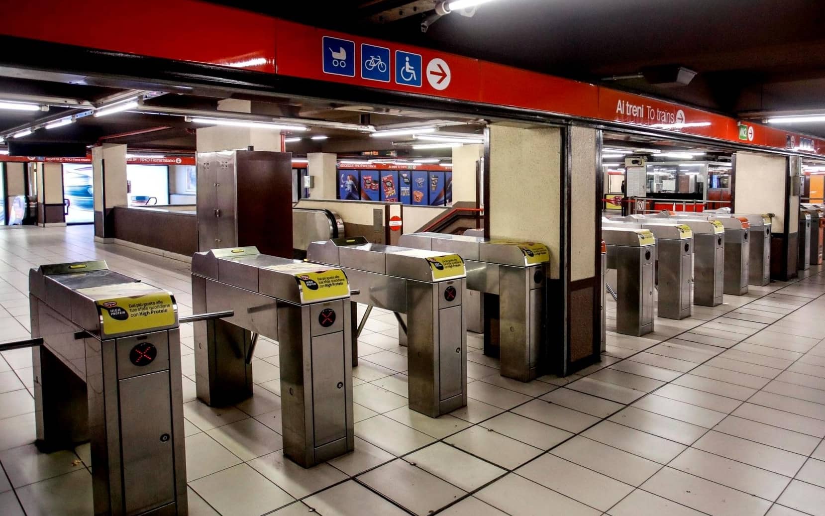 Metro Rossa bloccata a Milano: ragazzo travolto da un treno alla ...